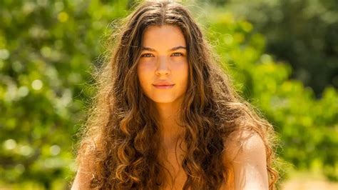 Grávida Juma dá à luz uma menina na beira do rio e Jove se emociona ao
