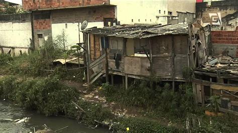 Moradores De Favela Esperam Obra E Nova Casa YouTube