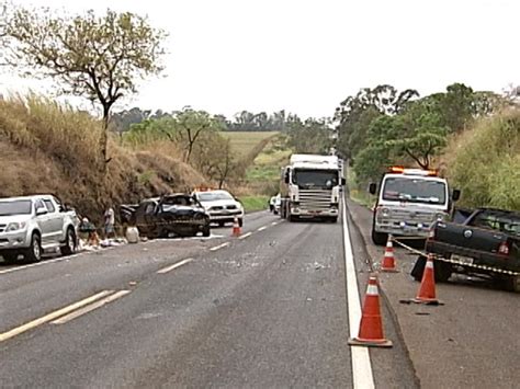 G1 Mulher morre após acidente na BR 262 em Uberaba notícias em