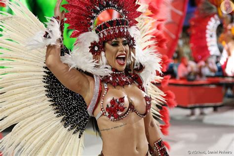 Carnaval 2023 Ex BBB Larissa Tomásia desfila pelo Império Serrano