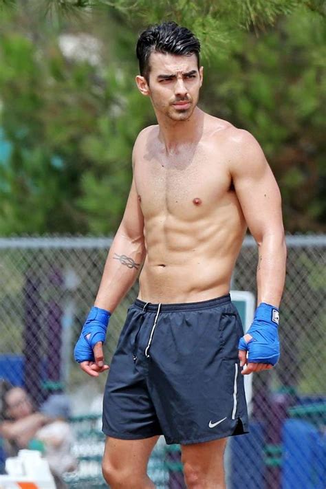WE LOVE HOT GUYS Joe Jonas Shirtless Boxing