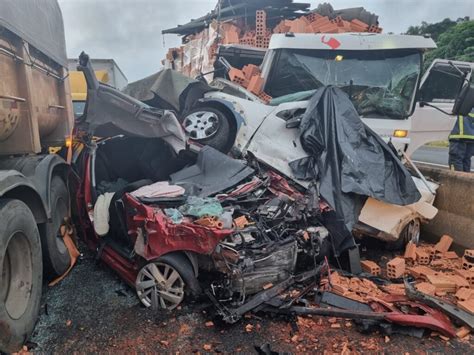 Engavetamento Provoca Duas Mortes Na BR 277 Em Guarapuava Correio Do