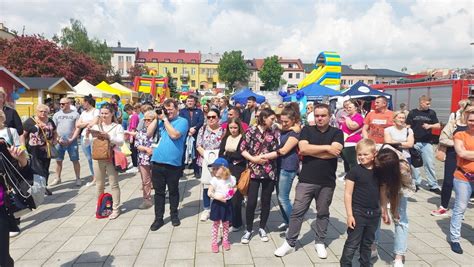 T Umy Na Ostrowieckim Rynku Udany Piknik Rodzinny Z Okazji