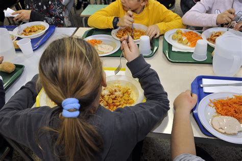 Come Mangiano I Nostri Figli La Mensa Scolastica Degli Istituti