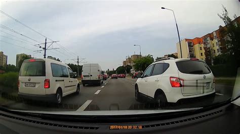 Pasem Awaryjnym Wymuszenie Pieszy Na Czerwonym Drogowecebulaki