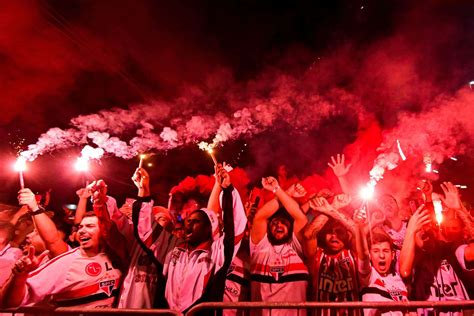 A Incr Vel Festa Da Torcida Do S O Paulo No Morumbi Arquibancada Tricolor