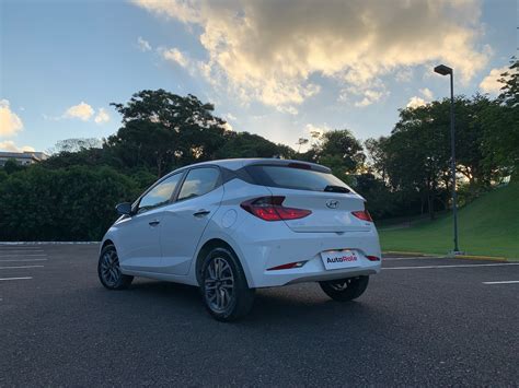 HB20 confira vídeos as opções hatch e sedã do novo Hyundai