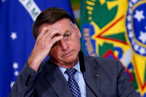 Bolsonaro chega à PF para depor Brasil123
