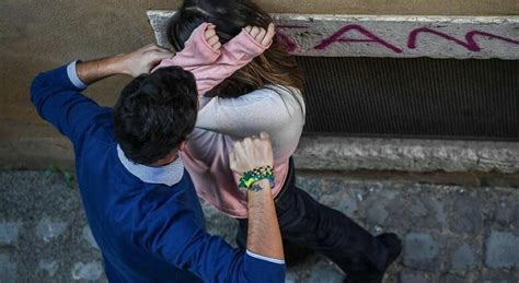 Capodanno da incubo ventenne drogata e stuprata a Milano si è