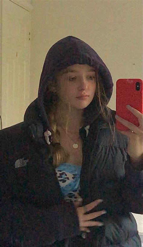 Pin By On Mirror Selfie Poses Mirror Selfie Poses Selfie Poses