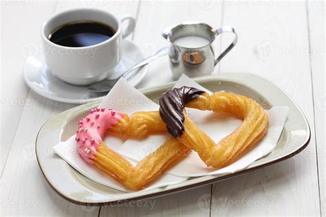 churro casero con forma de corazón postre del día de san valentín en