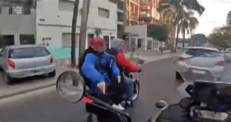 Un hombre grabó cómo dos motochorros lo persiguieron para robarle