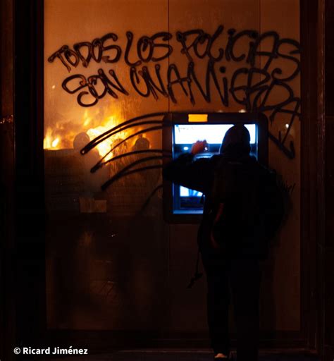 Fotogalería de la cuarta noche de disturbios en Barcelona