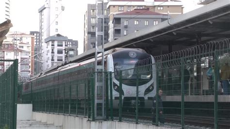 Marmaray da acı olay Raylara atlayarak intihar etti Polis Adliye