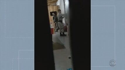 Pms Que Colocaram Sacola Na Cabe A De Mulher Em Abordagem No Rs S O