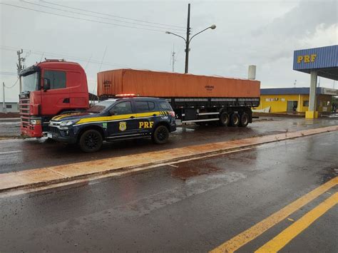 PRF recupera caminhão roubado em Mato Grosso do Sul e motorista é