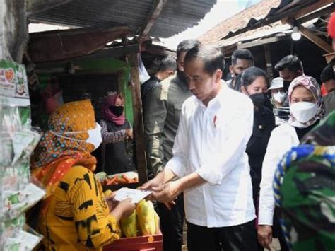 Presiden Jokowi Dan Ibu Iriana Cek Harga Kebutuhan