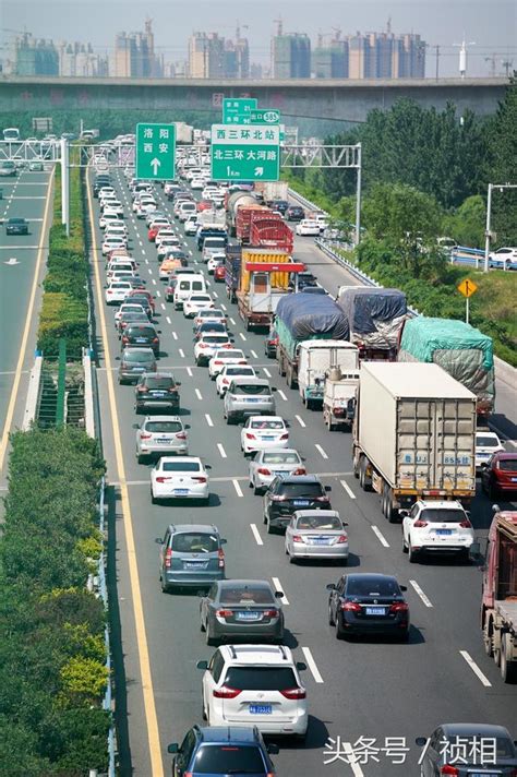 宅家是对的郑州高速现5km堵车长龙 五一假期第一天堵你没商量 每日头条
