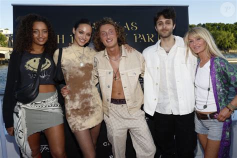 Jenaye Noah Nue Sous Son Peignoir La Fille De Yannick Noah Fait