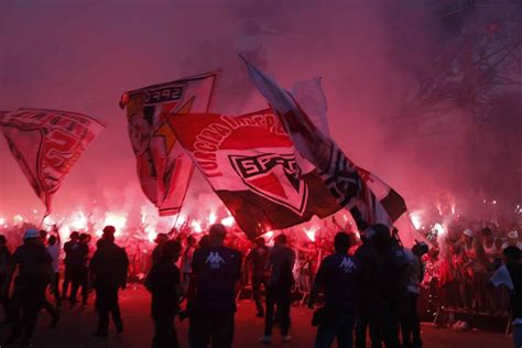 S O Paulo Torcida Faz Festa Hist Rica Antes De Cl Ssico Contra
