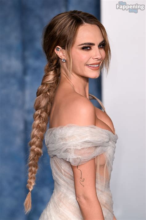 Cara Delevingne Surprise Us With Her Boobs At The Vanity Fair