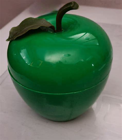 Bac à glaçons pomme verte plastique années 70 Début de Série