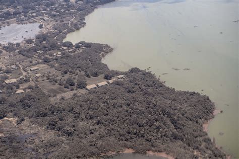 Um arquipélago coberto de cinza as primeiras imagens de Tonga após a