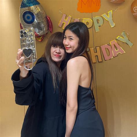 Nhan sắc tuổi 18 ngọt ngào của con gái nhạc sĩ Lưu Thiên Hương Chăm