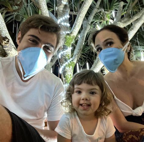 Tata Werneck Posta V Deo De Clara Maria E Brinca A Filha Apostila