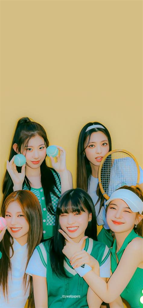 ITZY Wallpapers On Twitter Itzy Wallpaper Anime