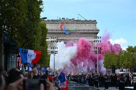 EN IMAGES La grande parade des athlètes français des Jeux olympiques