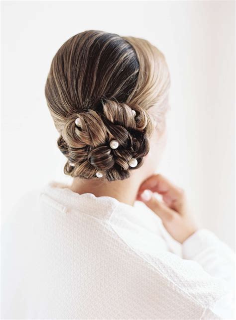 Hair In Low Bun With Pieces Top Sellers Vivatumusica