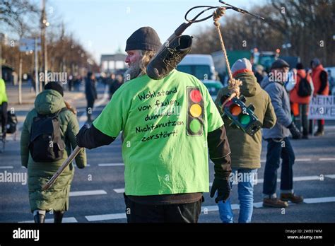 Bauern Protestieren Am Vor Dem Brandenburger Tor In Berlin