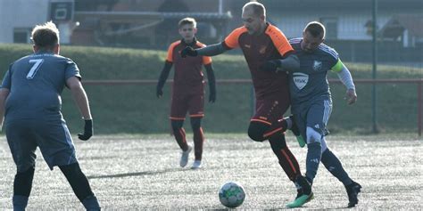 18 Fotos Vom Derby Zwei Tore Fallen Zwischen Arminia Victoria III Und