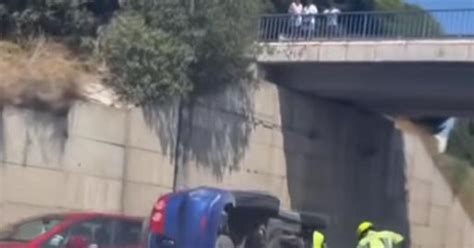 El vuelco de un coche en la A 7 provoca dos kilómetros de retenciones