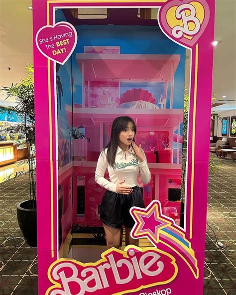 10 Artis Indonesia Yang Ikutan Tren Dandan Ala Barbie Rachel Vennya