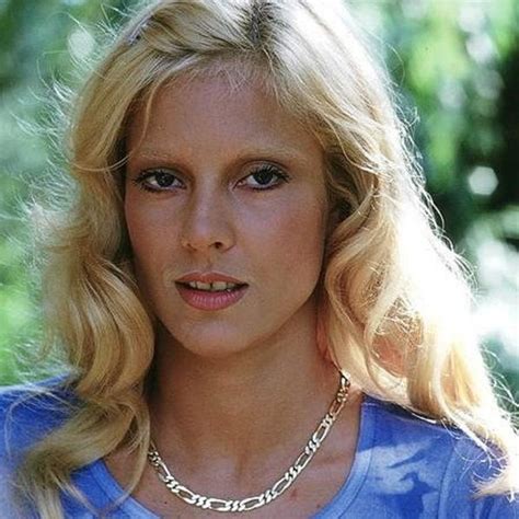 Joyeux anniversaire à Sylvie Vartan qui fête ses 79 ans Photos Droles