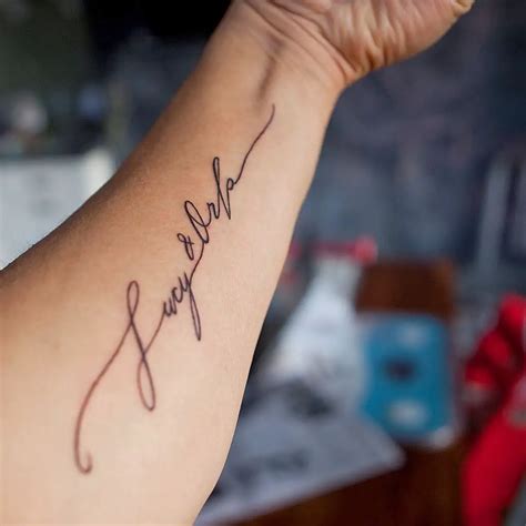 Amor de madre 27 ideas de Tatuajes de nombres de hijos para mamás que