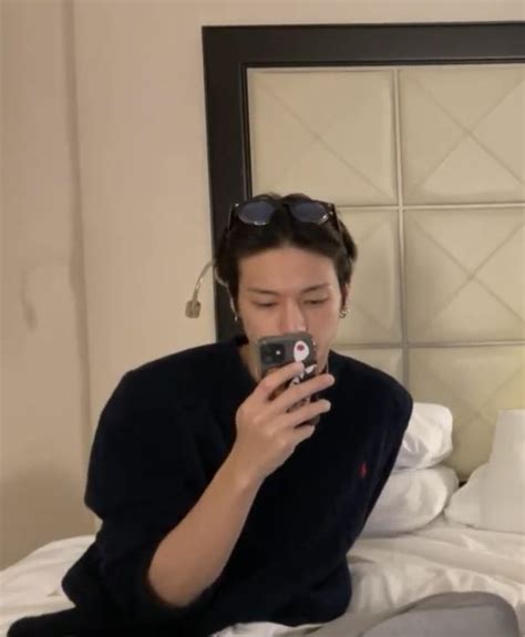 Pin by 𝙼𝚄𝙻𝚃𝙸𝚆𝙾𝙾𝚂𝙰𝙽 on 𝙰𝚃𝙴𝙴𝚉 ʕʕ Mirror selfie Selfie Scenes