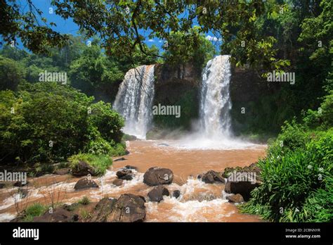 Vista de las famosas Cataratas del Iguazú las más grandes Cataratas