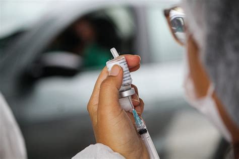 Drive thru de vacinação no Pátio Norte inicia aplicação de 2ª dose de