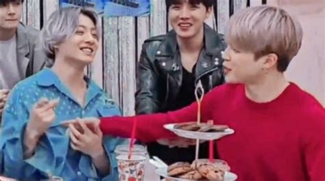 Nomad Adl Kullan C N N Jikook Kookmin Panosundaki Pin Ift