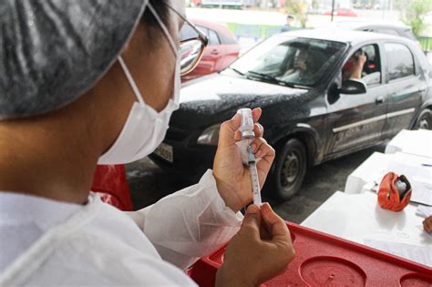 Drive thru de vacinação no Pátio Norte inicia aplicação de 2ª dose de