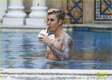 Justin Bieber Goes Shirtless For A Swim At The Versace Mansion Photo