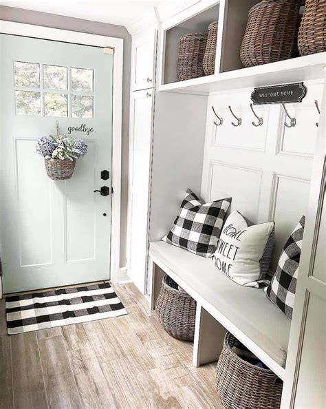 31 Cozy And Inviting Farmhouse Entryway Decorating Ideas