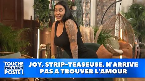 Joy La Stripteaseuse S Duit Cyril Hanouna En Direct Tu Lui As Tap