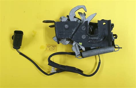ZAMEK MASKI LEWY POKRYWY SILNIKA BMW 5 G30 G31 EU 11788123893