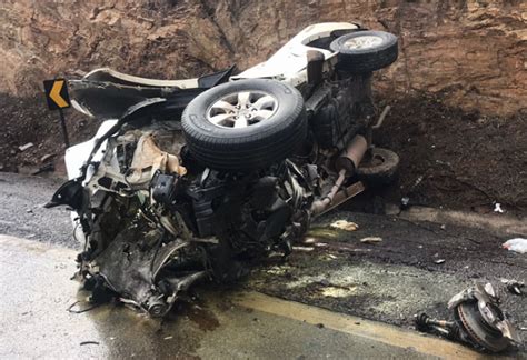 Colisão entre caminhonete e carreta deixa dois mortos na BR 116 entre