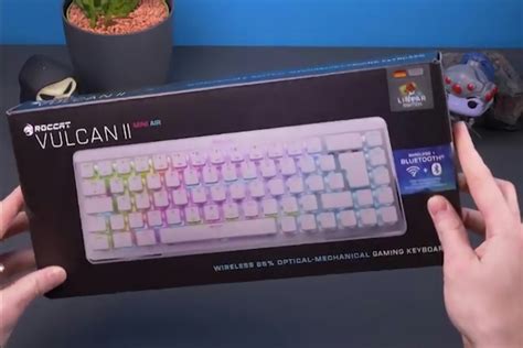 ROCCATワイヤレスになった65レイアウトのメカニカルゲーミングキーボードVulcan II Mini Air ヲチモノ