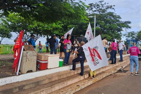 Visita de Lula tem protesto de movimentos ligados à esquerda Correio